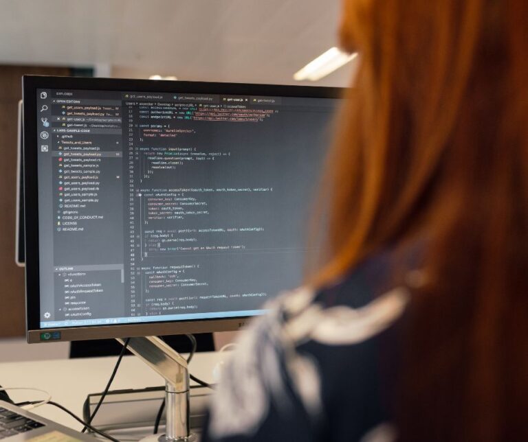 Mid vs Senior Developer: Cómo hacer el salto en 10 pasos | Talently Blog